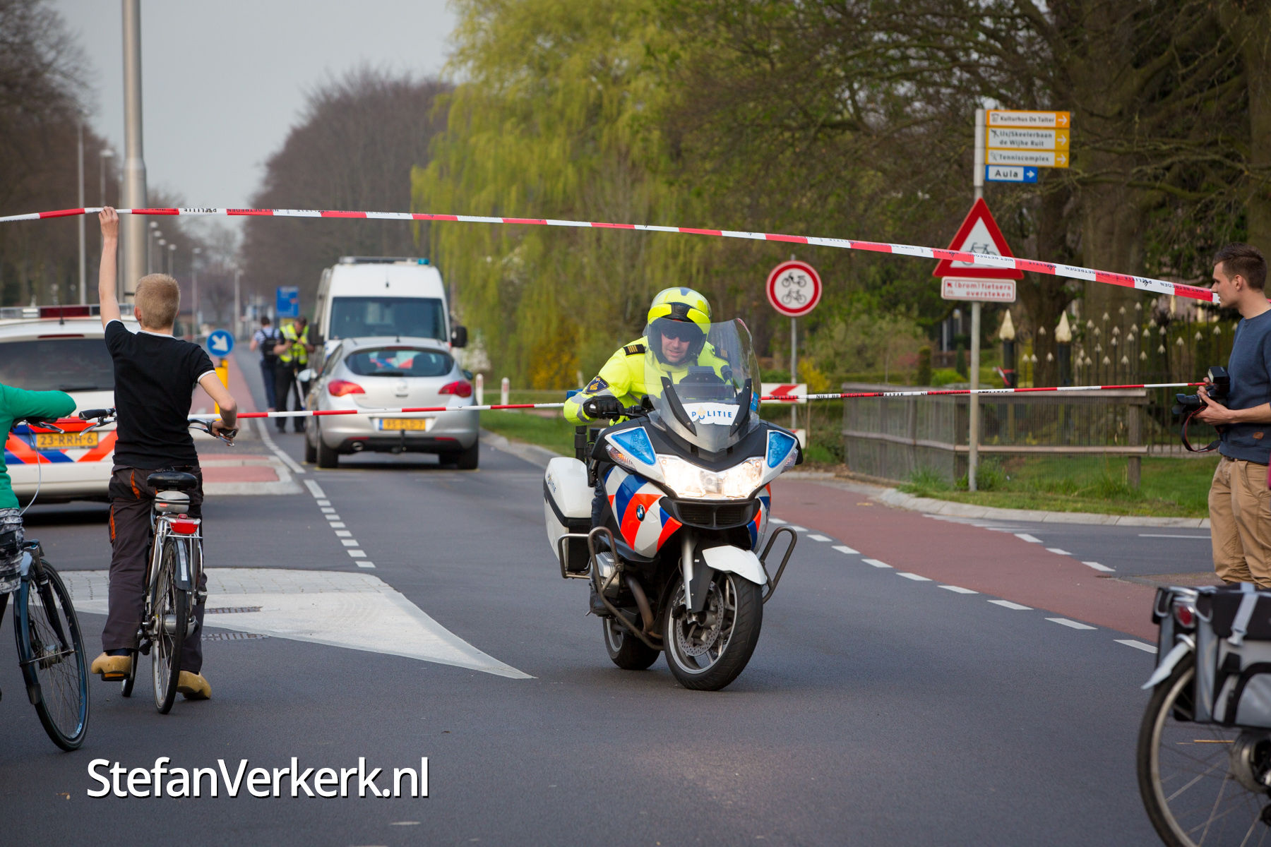 Fietser zwaargewond bij ernstig ongeval in Oldebroek - Foto's - Stefan Verkerk Fotografie ...