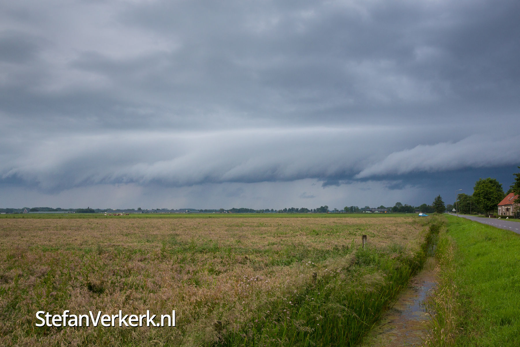 Shelfcloud / arcus wolk als begrenzing buienlijn - Foto's - Stefan ...