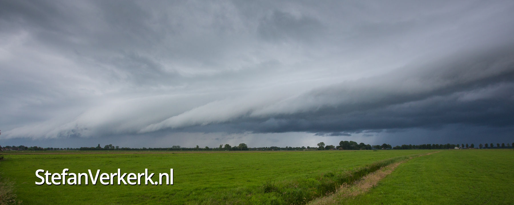 Shelfcloud / arcus wolk als begrenzing buienlijn - Foto's - Stefan ...