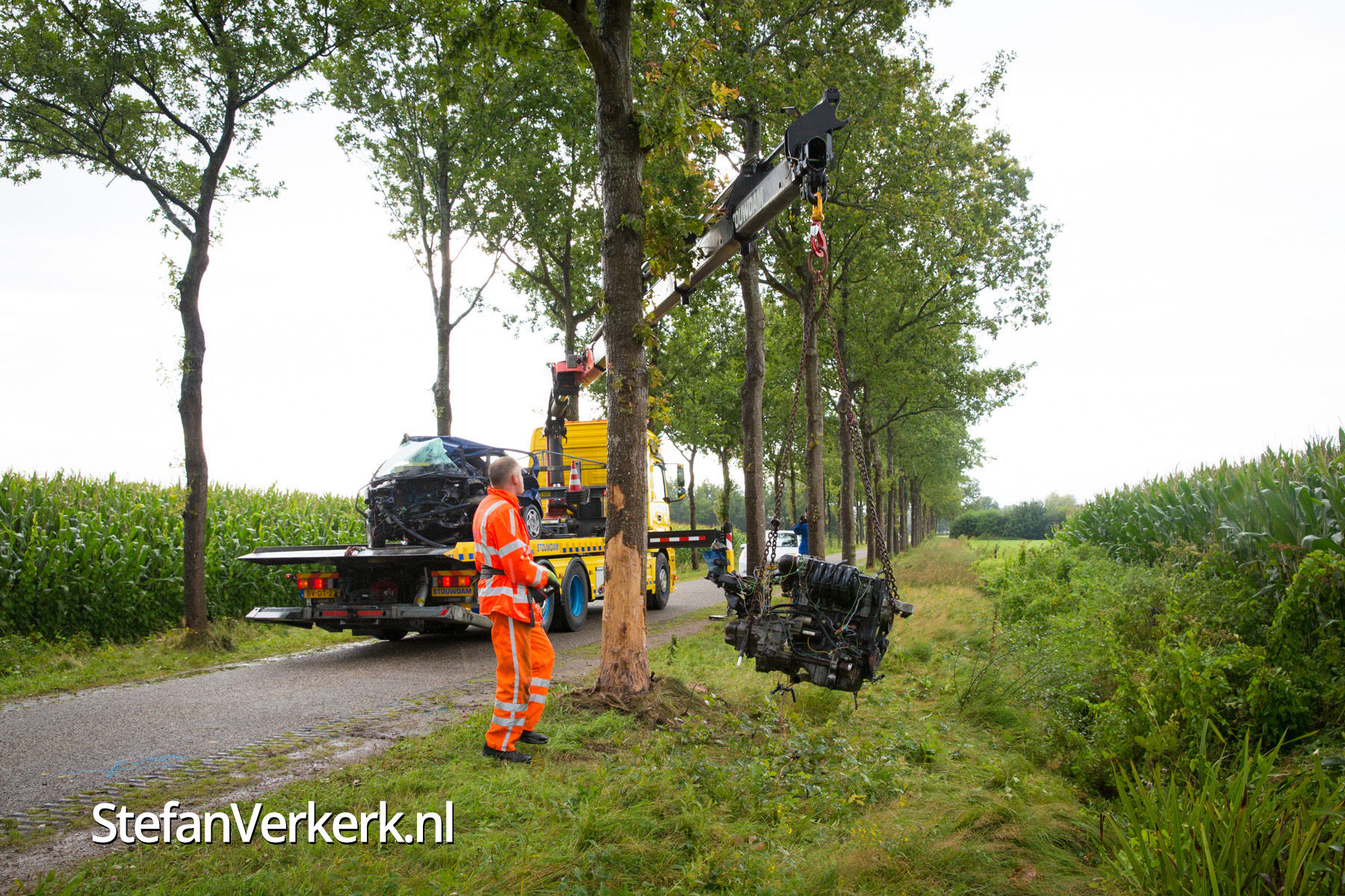 Ernstig ongeval auto tegen boom Haerderweg Doornspijk - Foto's - Stefan Verkerk Fotografie ...