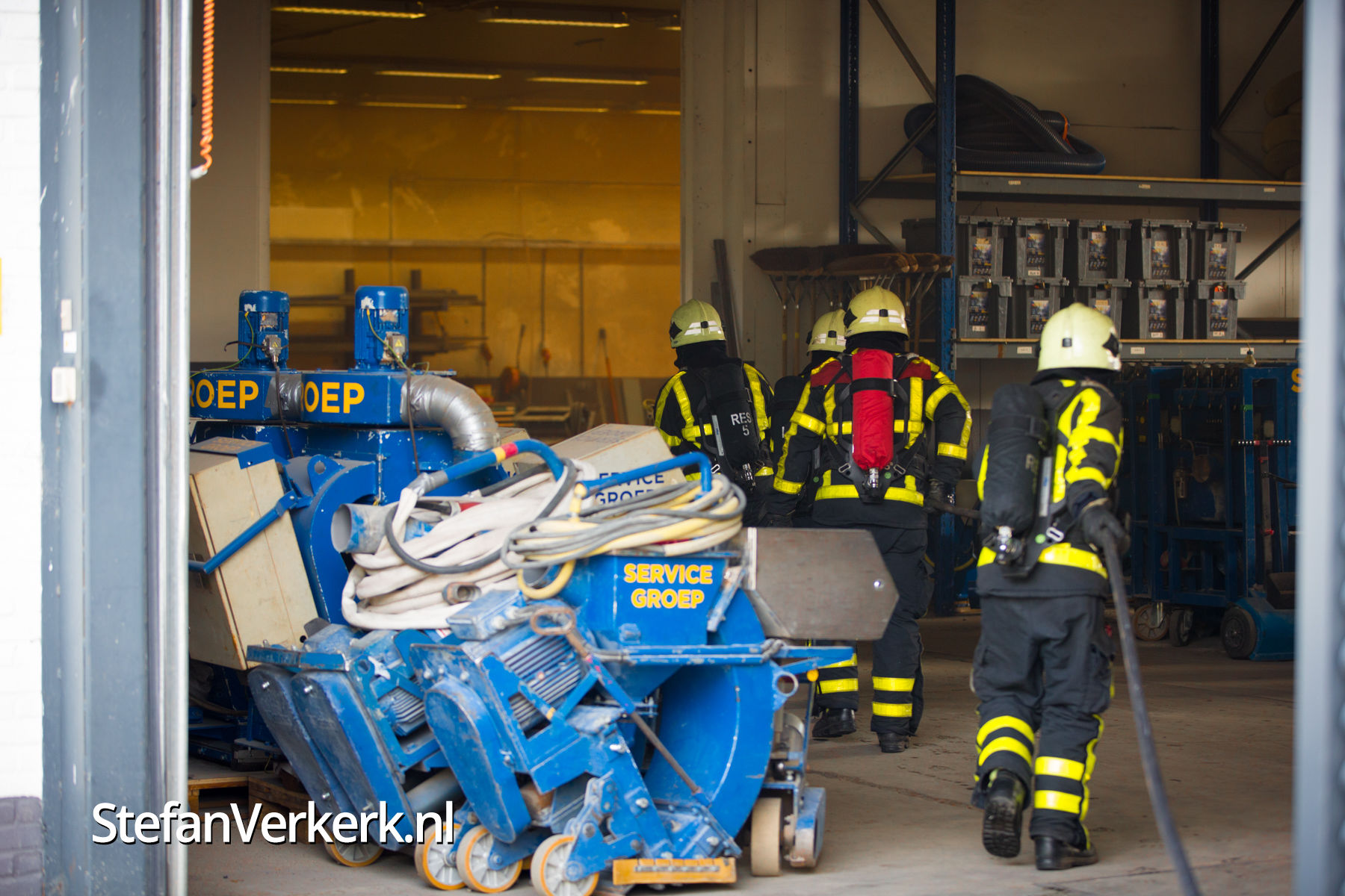 Acetyleen gasfles in de brand Broekeroordsweg 't Loo - Foto's - Stefan ...