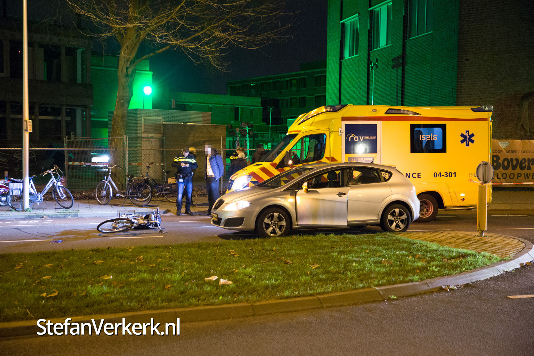 Ongeval auto met fiets Luttenbergstraat Zwolle - Foto's - Stefan ...