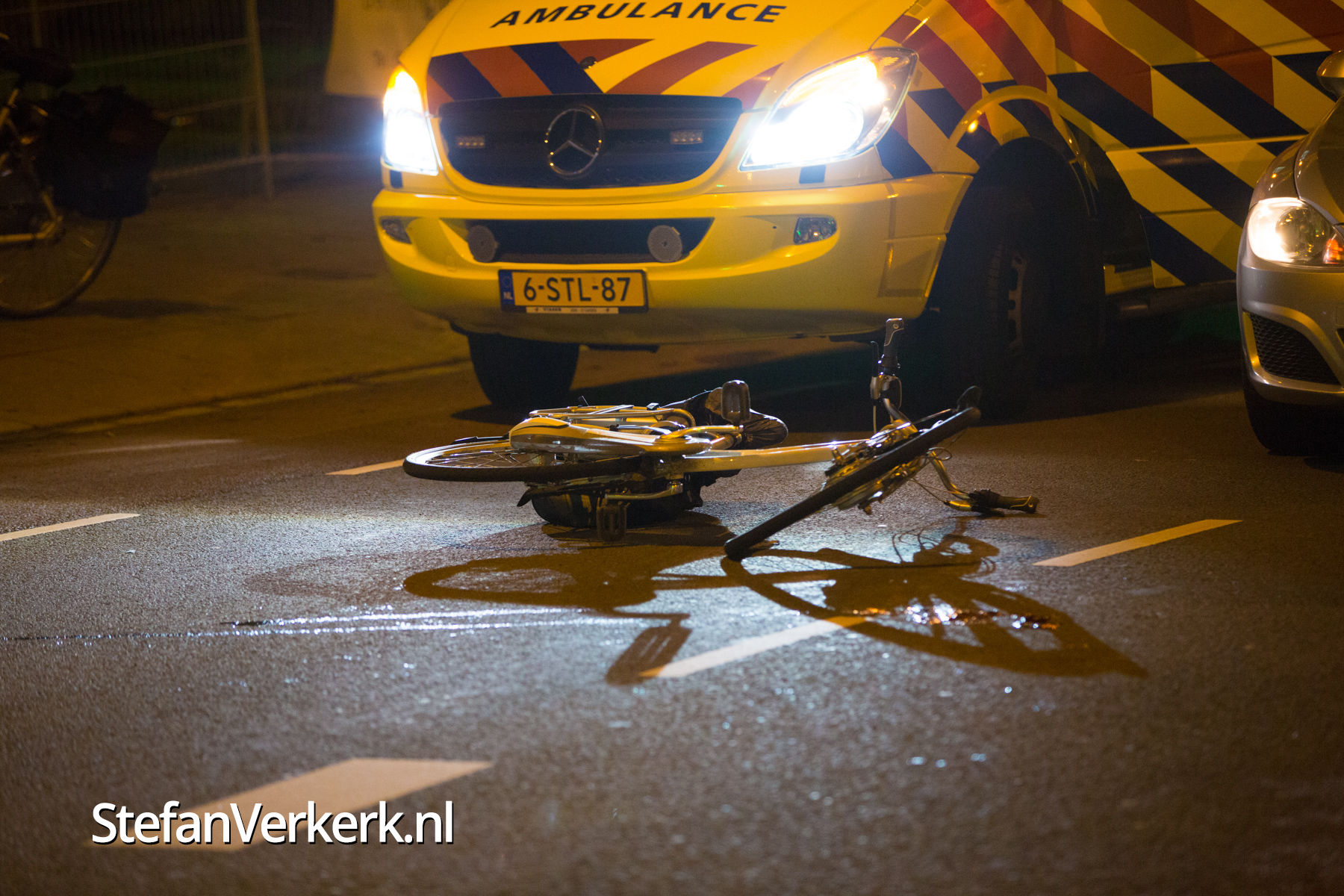Ongeval auto met fiets Luttenbergstraat Zwolle - Foto's - Stefan ...