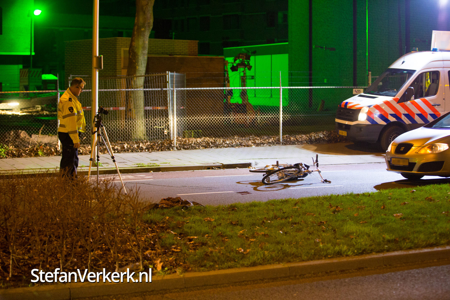 Ongeval auto met fiets Luttenbergstraat Zwolle - Foto's - Stefan ...