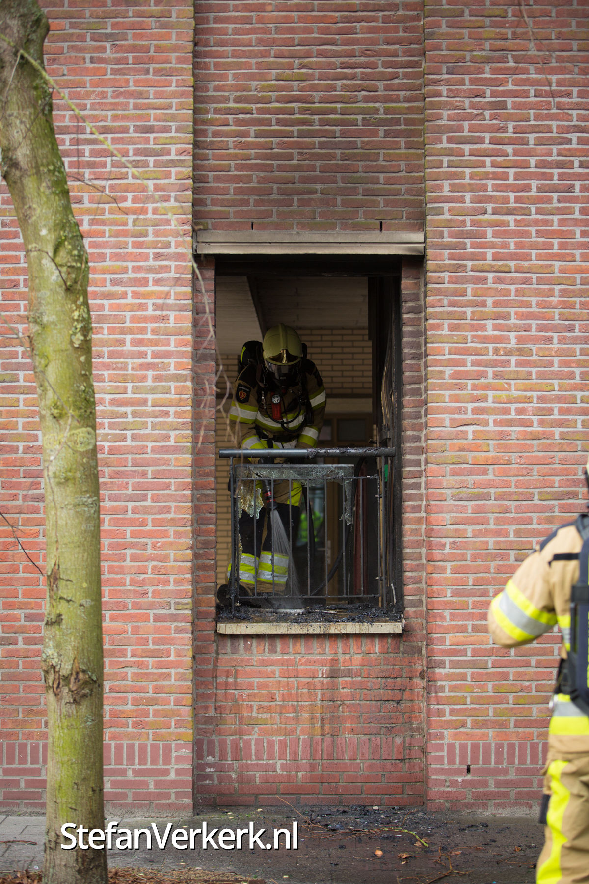 Brandje bij IND kantoor Noordzeelaan Zwolle - Foto's - Stefan Verkerk ...