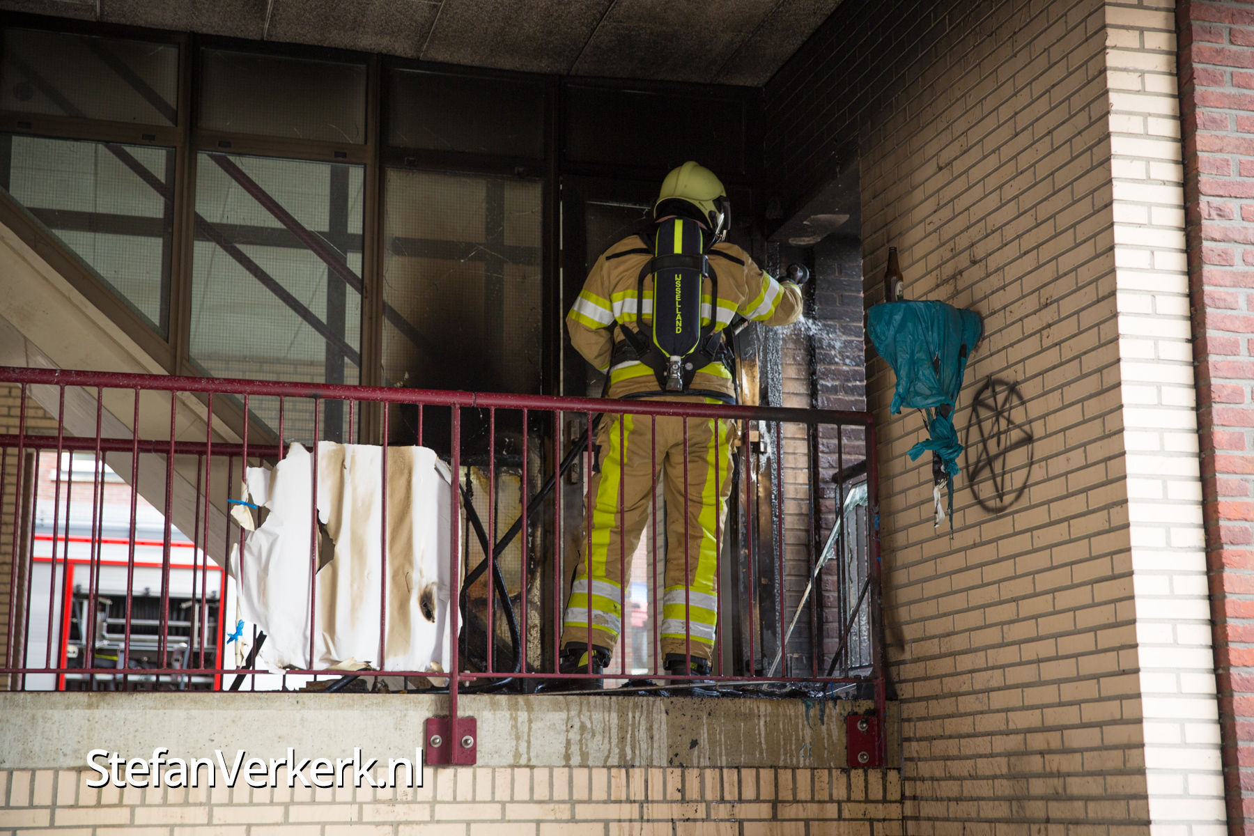 Brandje bij IND kantoor Noordzeelaan Zwolle - Foto's - Stefan Verkerk ...