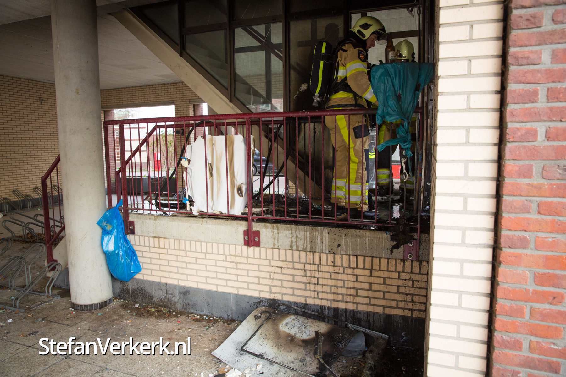Brandje bij IND kantoor Noordzeelaan Zwolle - Foto's - Stefan Verkerk ...