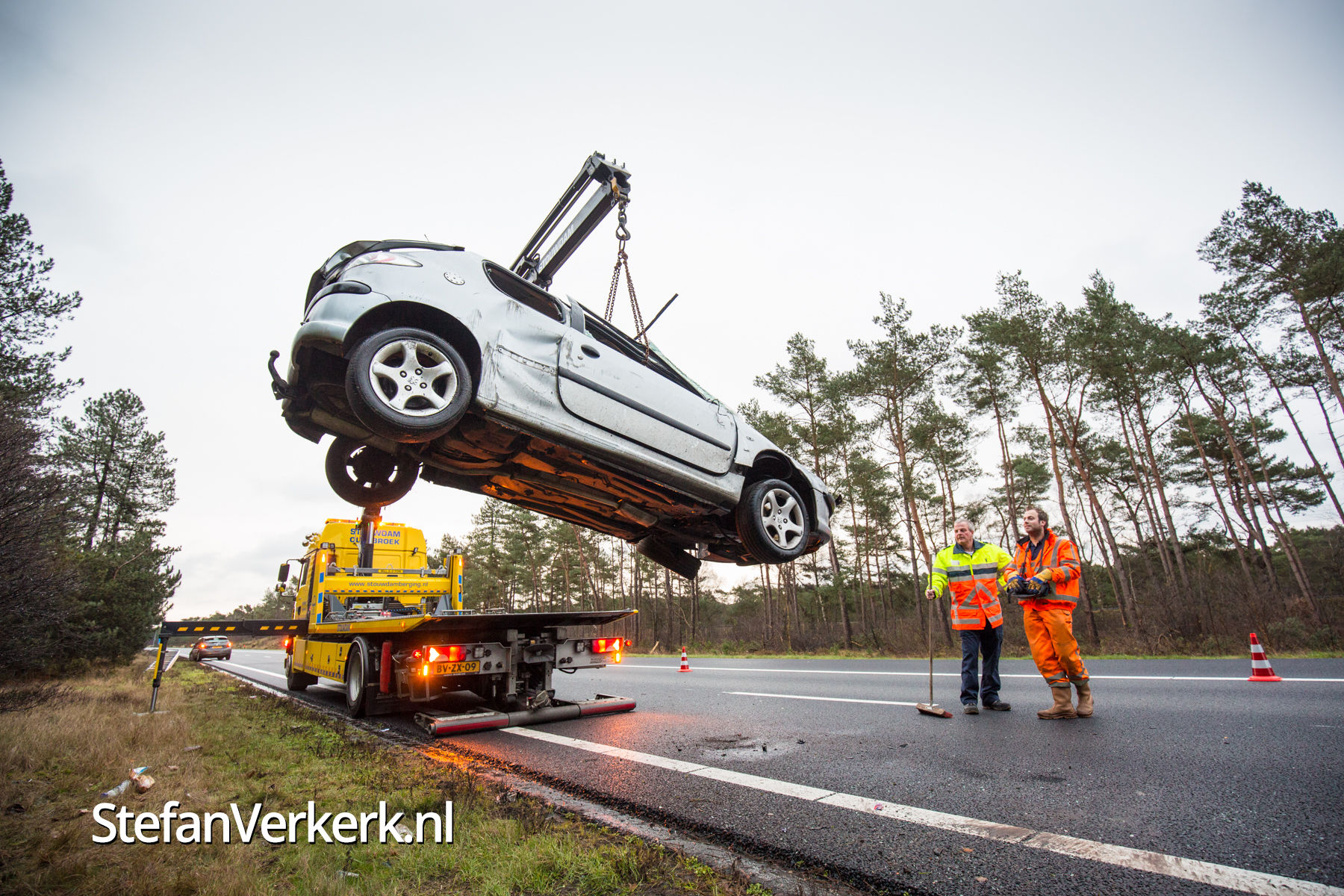 Auto over de kop A28 R 70,8 't Harde - Foto's - Stefan Verkerk ...