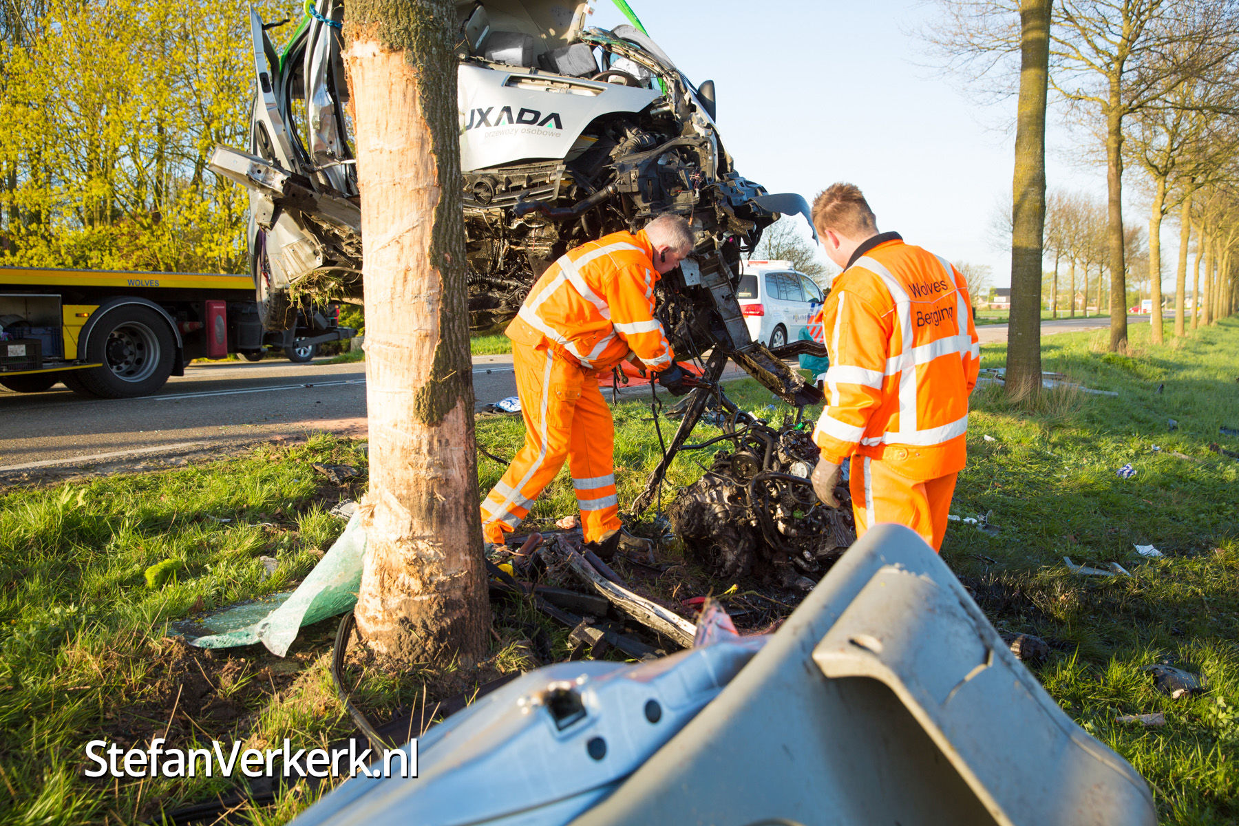 Dode en 5 (zwaar)gewonden bij zwaar ongeval Oldebroekerweg Biddinghuizen - Foto's - Stefan ...