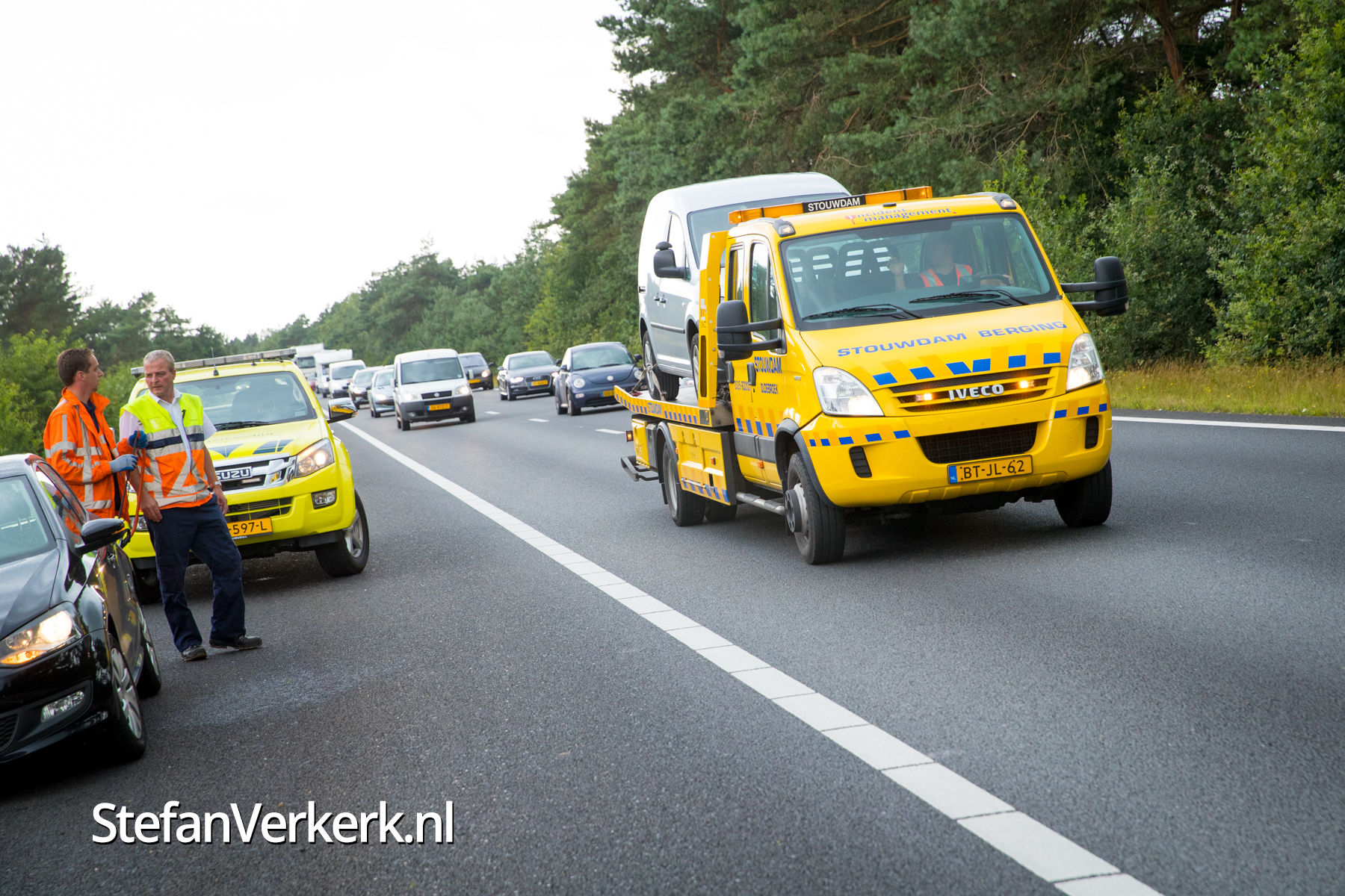 Auto over de kop A28 R 67,8 thv Doornspijk - Foto's - Stefan Verkerk ...
