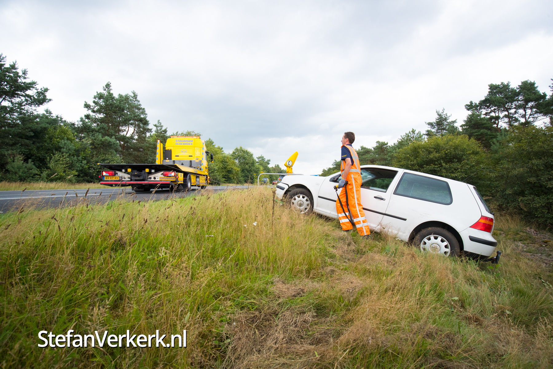 Auto over de kop A28 R 67,8 thv Doornspijk - Foto's - Stefan Verkerk ...