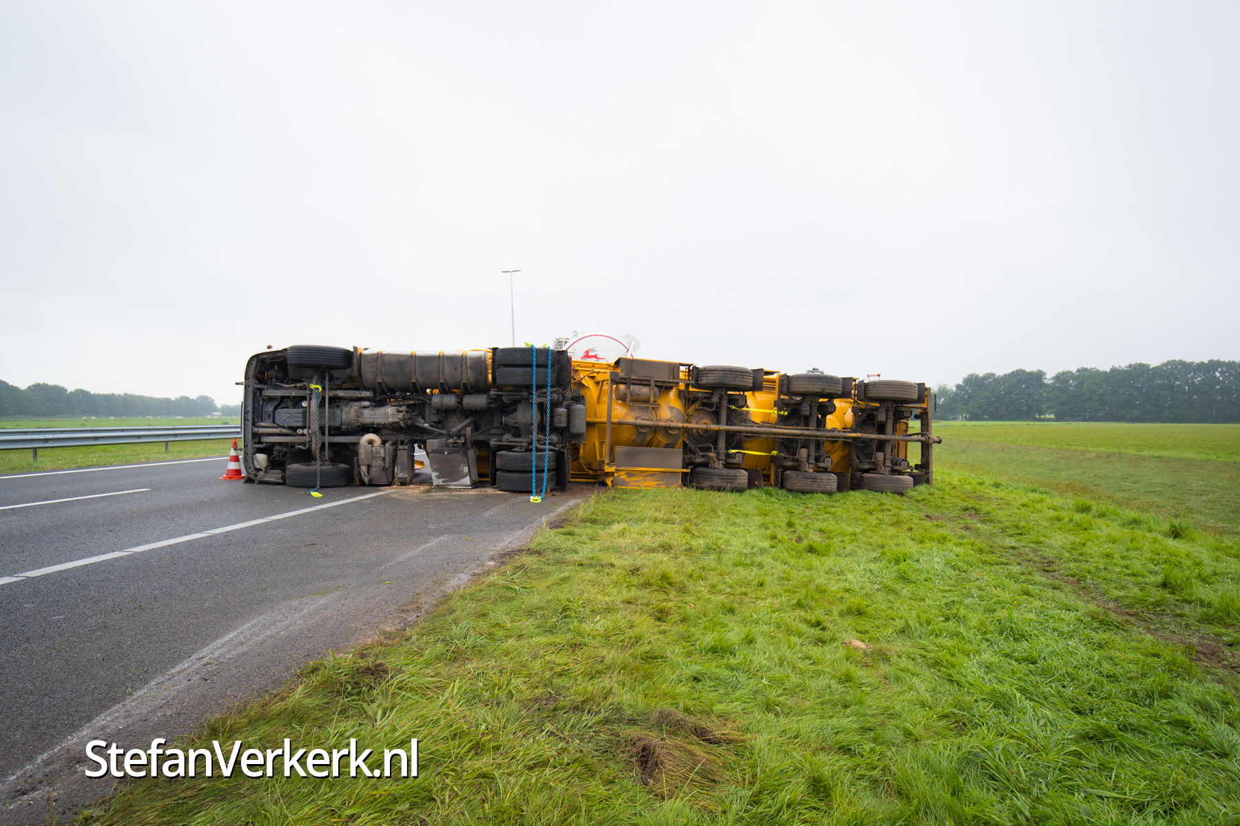 Vrachtwagen gekanteld op de A50 bij Epe - Foto's - Stefan Verkerk ... Vrachtwagen gekanteld op de A50 bij Epe - Foto's - Stefan Verkerk ...