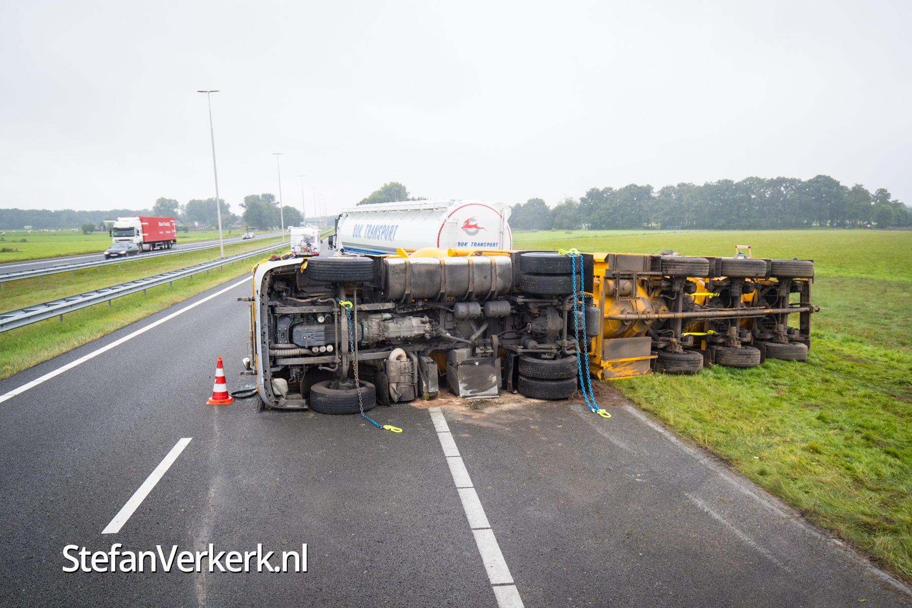 Vrachtwagen gekanteld op de A50 bij Epe - Foto's - Stefan Verkerk ... Vrachtwagen gekanteld op de A50 bij Epe - Foto's - Stefan Verkerk ...