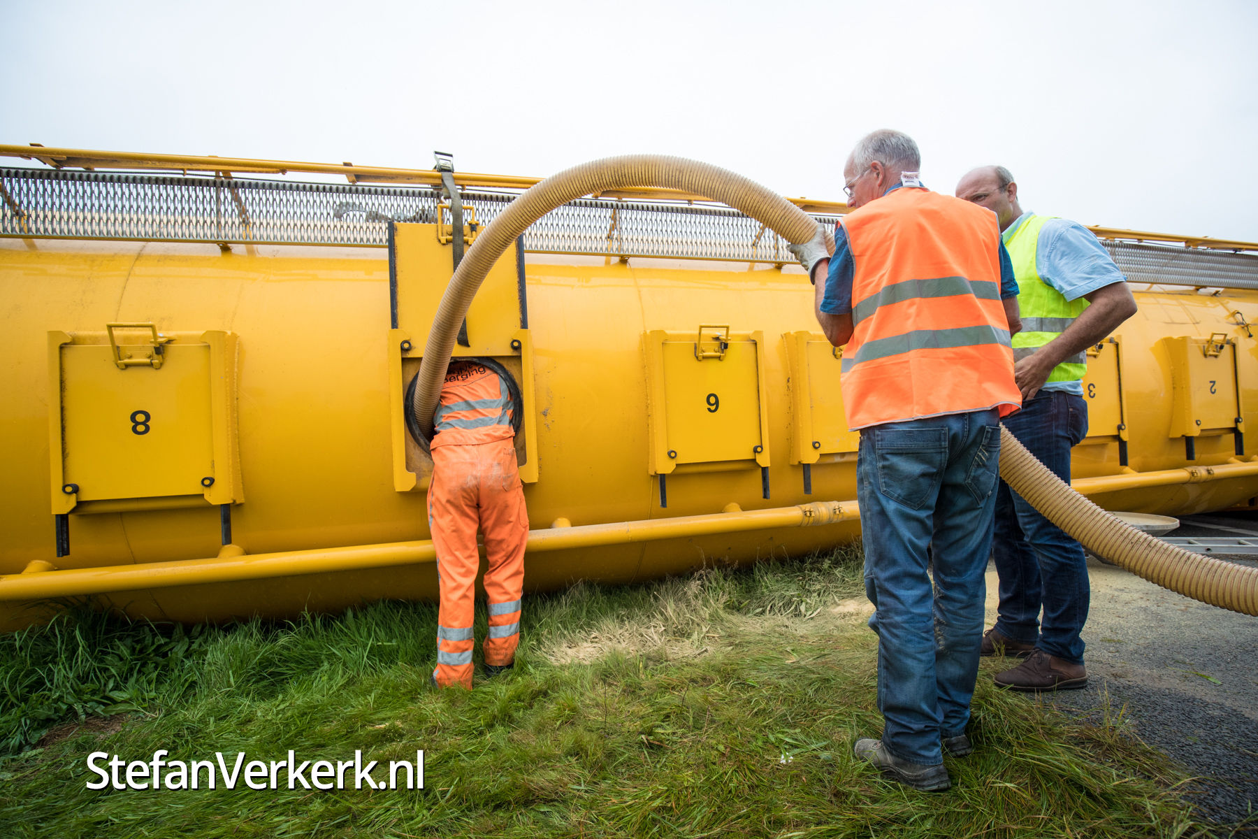 Vrachtwagen gekanteld op de A50 bij Epe - Foto's - Stefan Verkerk ... Vrachtwagen gekanteld op de A50 bij Epe - Foto's - Stefan Verkerk ...