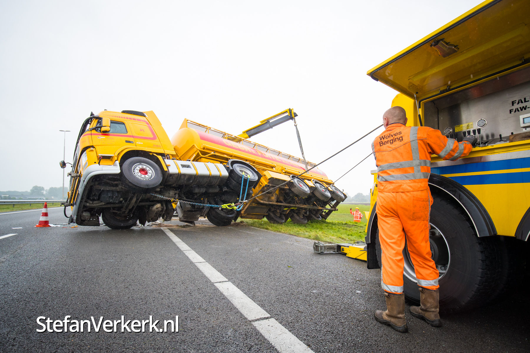 Vrachtwagen gekanteld op de A50 bij Epe - Foto's - Stefan Verkerk ... Vrachtwagen gekanteld op de A50 bij Epe - Foto's - Stefan Verkerk ...