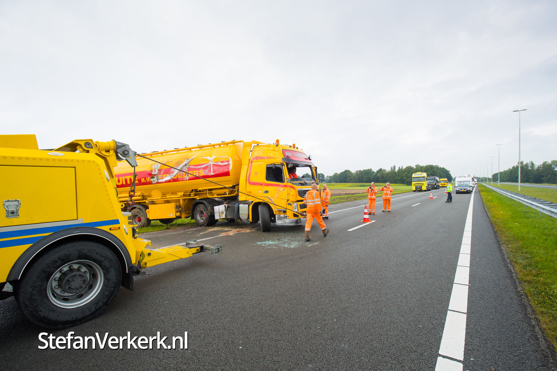 Vrachtwagen gekanteld op de A50 bij Epe - Foto's - Stefan Verkerk ... Vrachtwagen gekanteld op de A50 bij Epe - Foto's - Stefan Verkerk ...