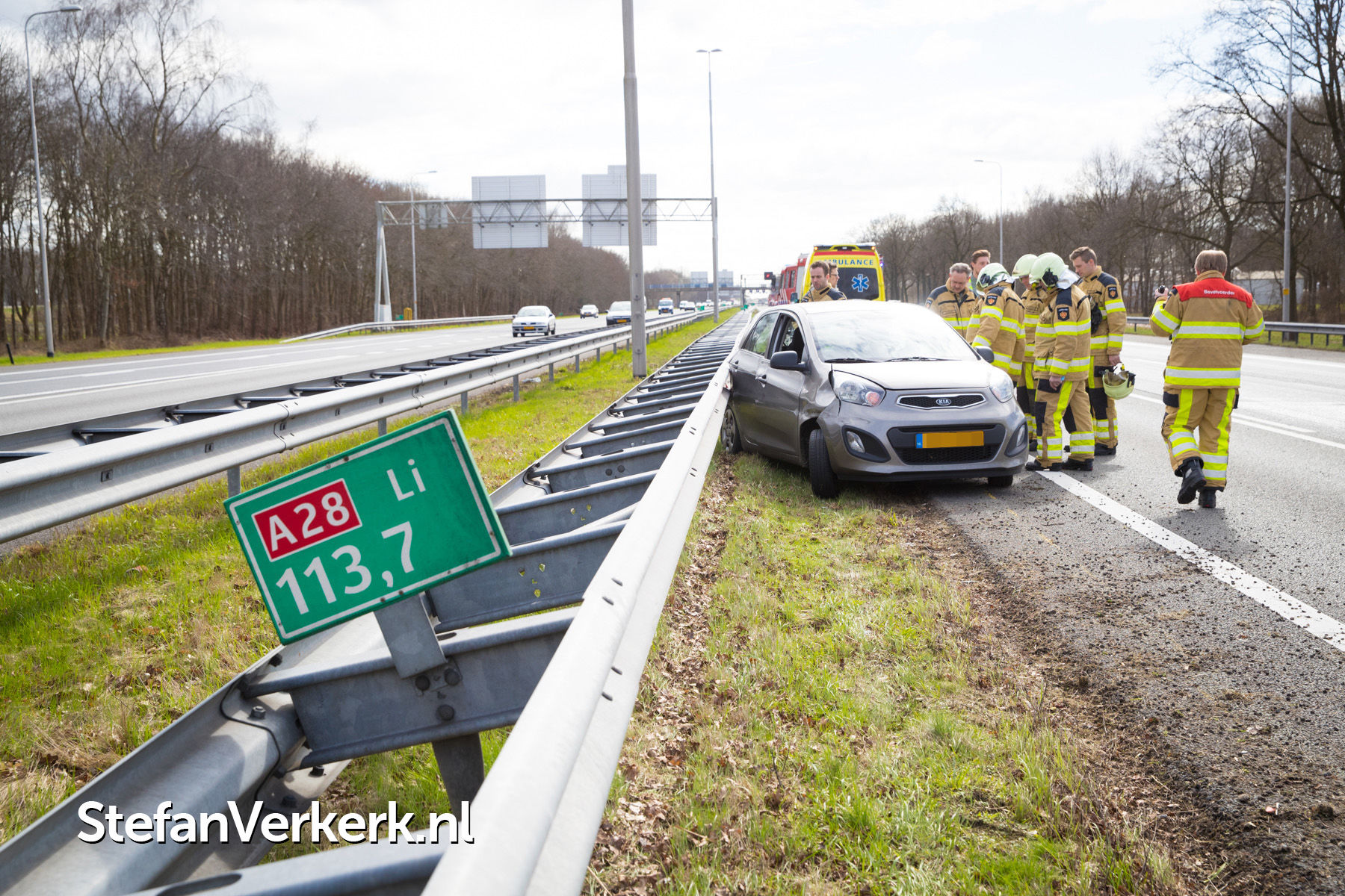 Ongeval auto-vrachtwagen A28 L 113,7 Staphorst - Foto's - Stefan Verkerk Fotografie & Webdesign