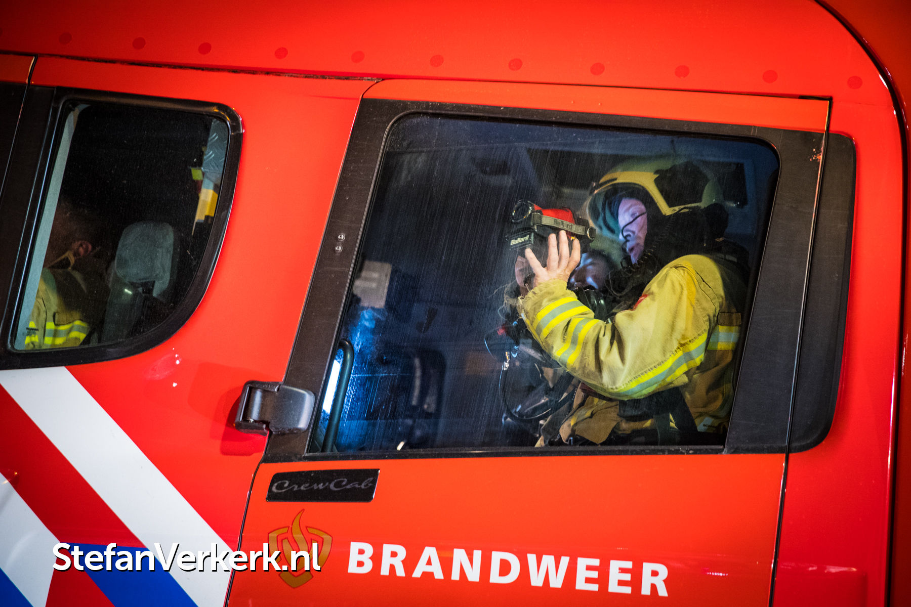 Opnieuw flinke inzet brandweer Plukon Industrieweg Wezep - Foto's ...