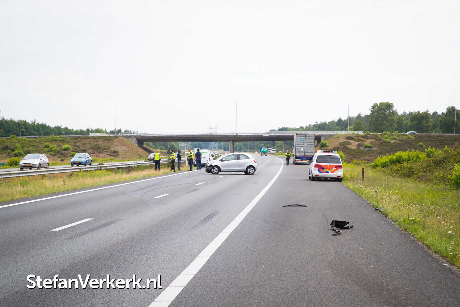Ongeval auto tegen UIT-bord A50 afrit Hattem - Foto's - Stefan Verkerk ...