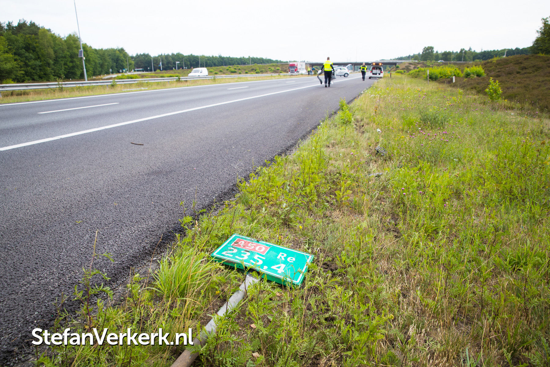 Ongeval auto tegen UIT-bord A50 afrit Hattem - Foto's - Stefan Verkerk ...