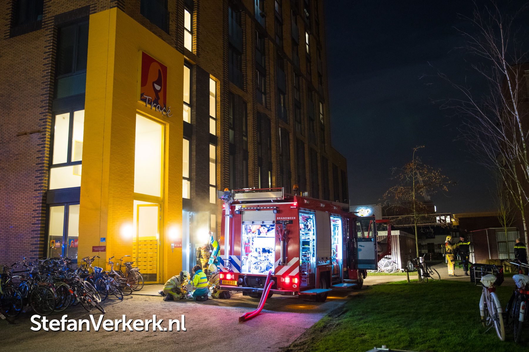 Zwaargewonde bij brand in appartement Talentenplein Zwolle - Foto's ...
