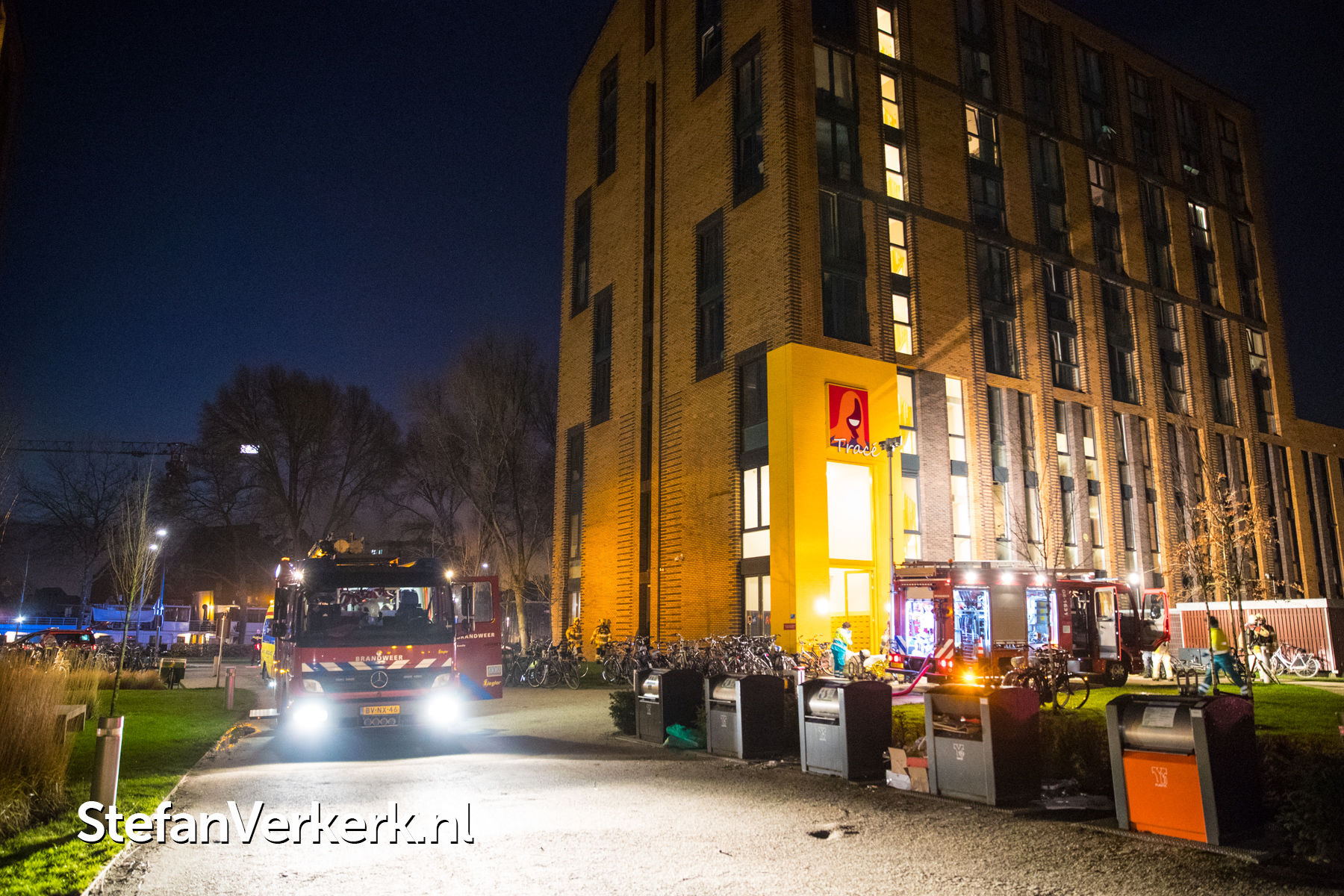 Zwaargewonde bij brand in appartement Talentenplein Zwolle - Foto's ...