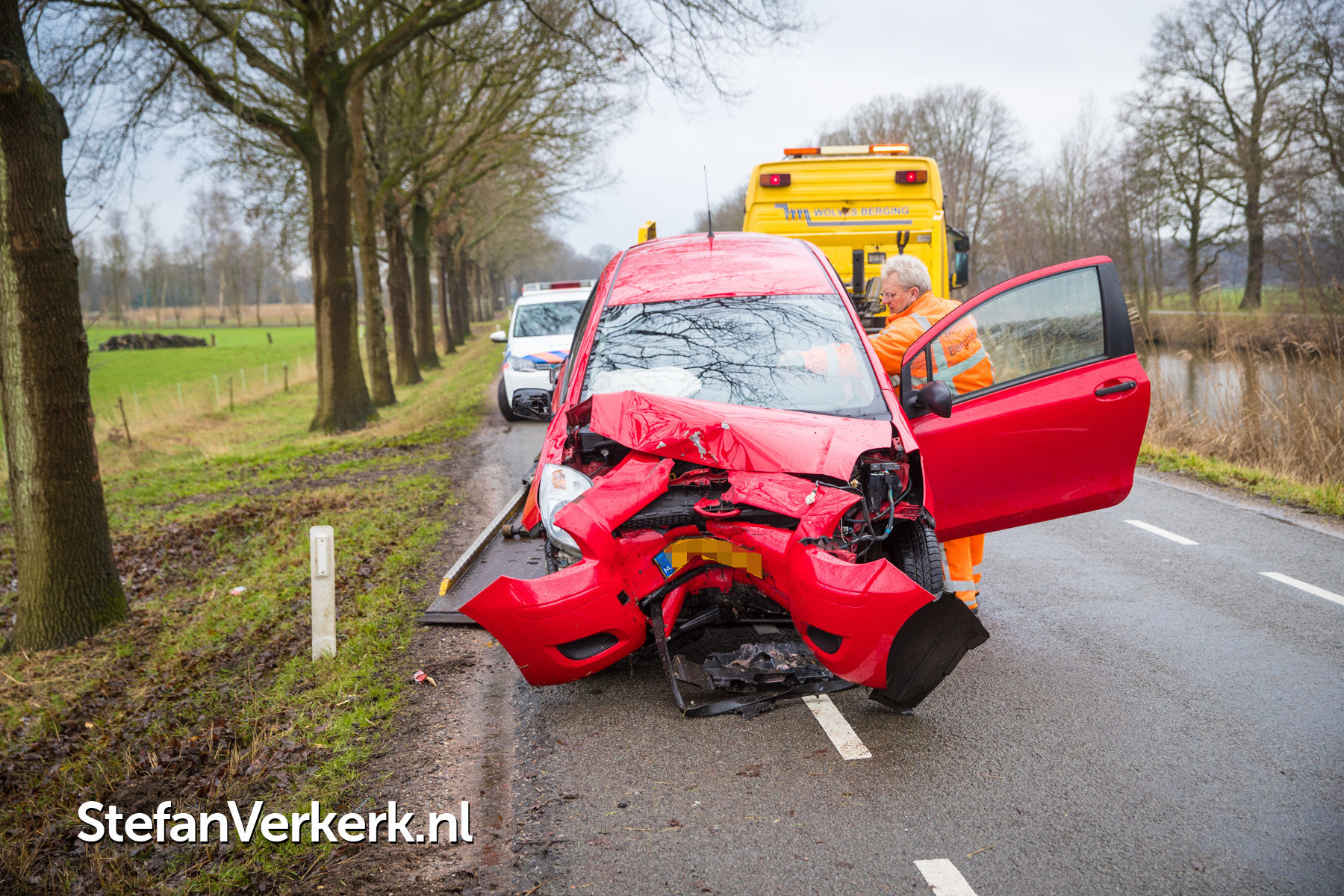 Ongeval letsel auto tegen boom Kanaalweg Epe - Foto's - Stefan Verkerk ...