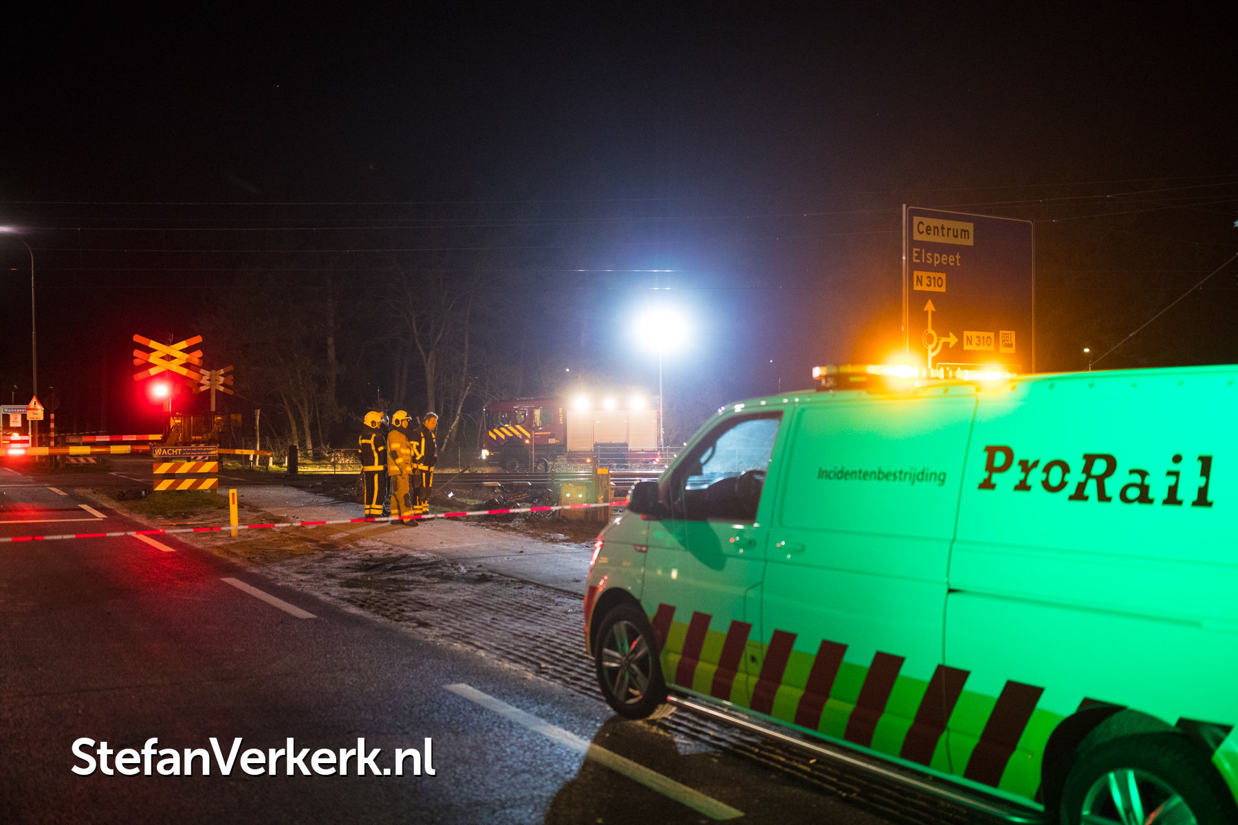 Dodelijk ongeval auto-trein overweg Eperweg Nunspeet - Foto's - Stefan ...