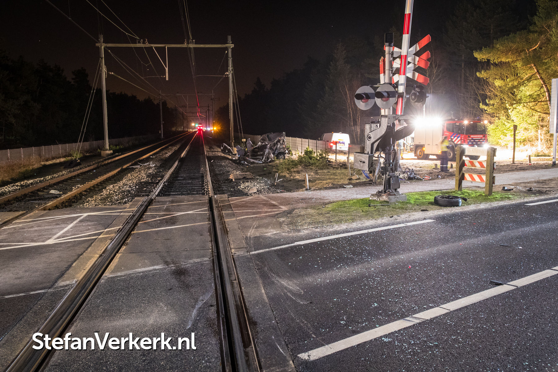 Dodelijk ongeval auto-trein overweg Eperweg Nunspeet - Foto's - Stefan ...