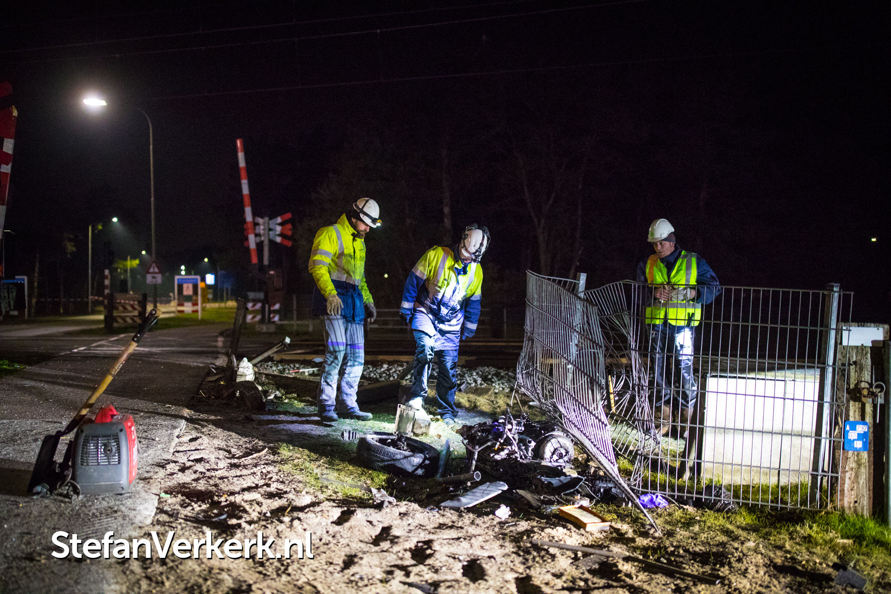 Dodelijk ongeval auto-trein overweg Eperweg Nunspeet - Foto's - Stefan ...