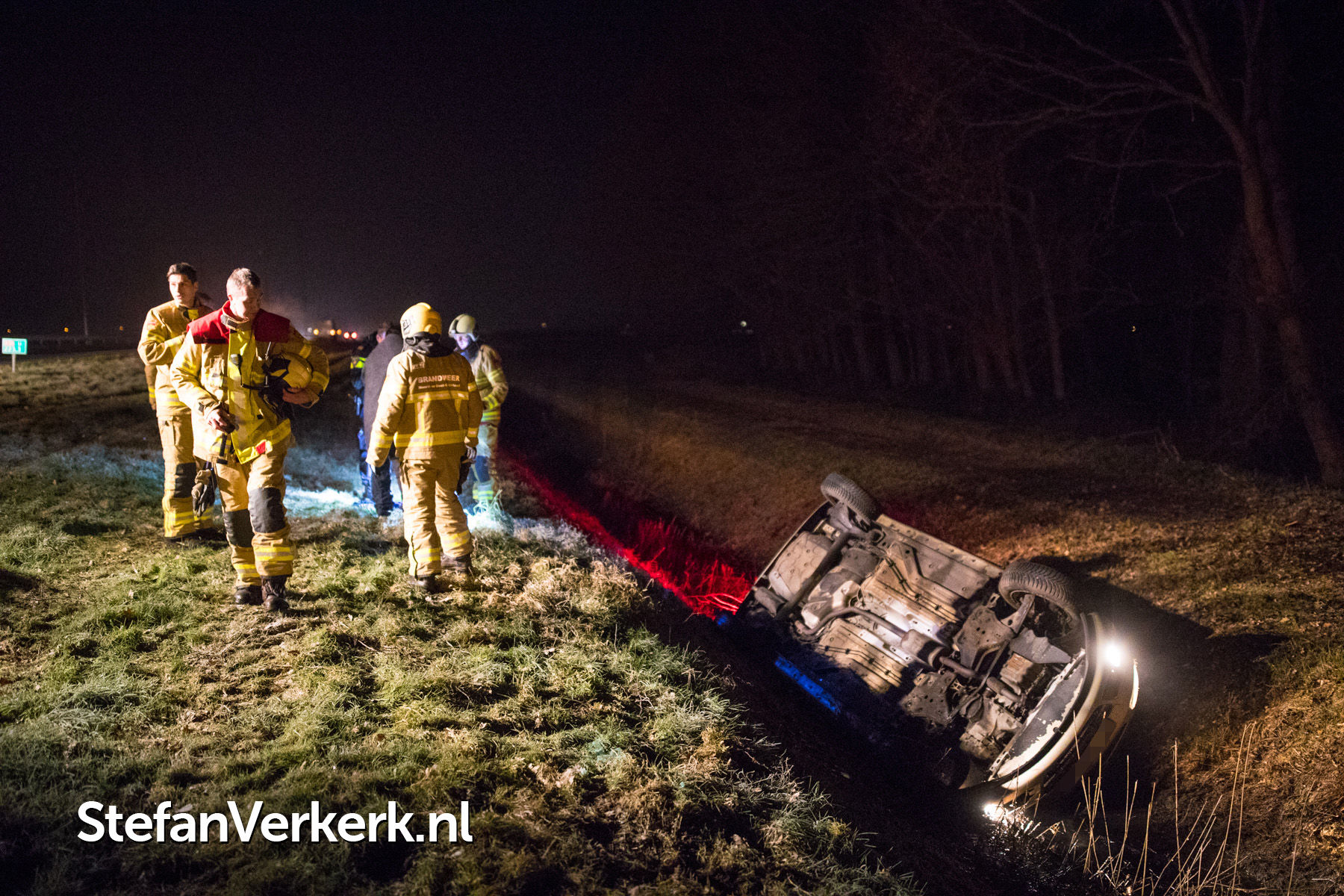 Ongeval auto over de kop in greppel A50 L 223,3 Epe - Foto's - Stefan ...