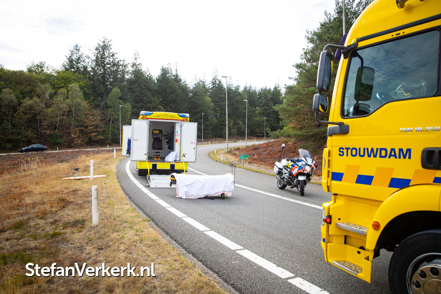 Ongeval letsel motorrijder uit de bocht A50 L 229,5 c Heerde - Foto's - Stefan Verkerk ...
