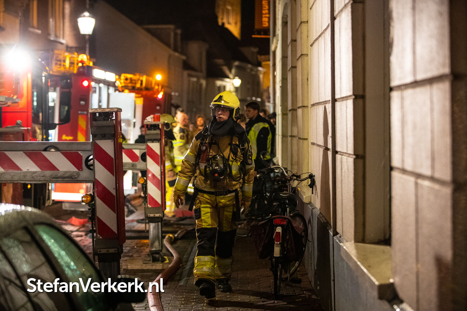 Appartementencomplex Voorstraat Kampen ontruimd vanwege rook - Foto's ...