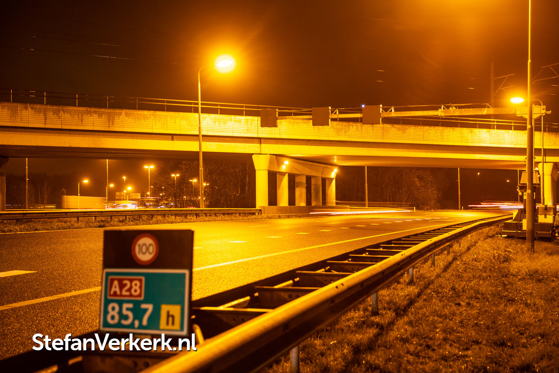 Tijdelijke matrixborden in de H-baan A28 knooppunt Hattemerbroek - Foto ...