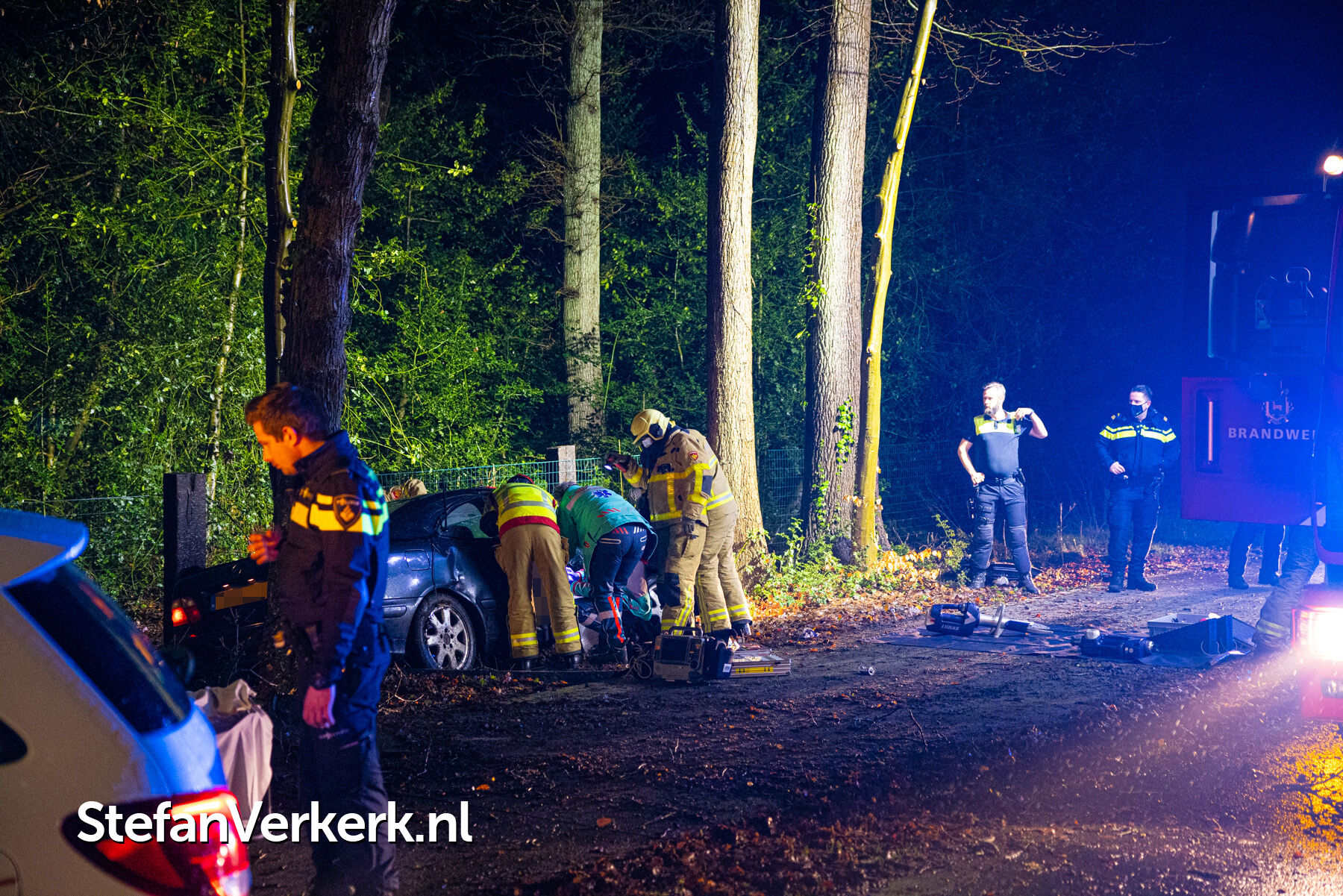 Ernstig ongeval auto tegen boom N794 Heerderweg 15,0 Epe - Foto's - Stefan Verkerk Fotografie ...
