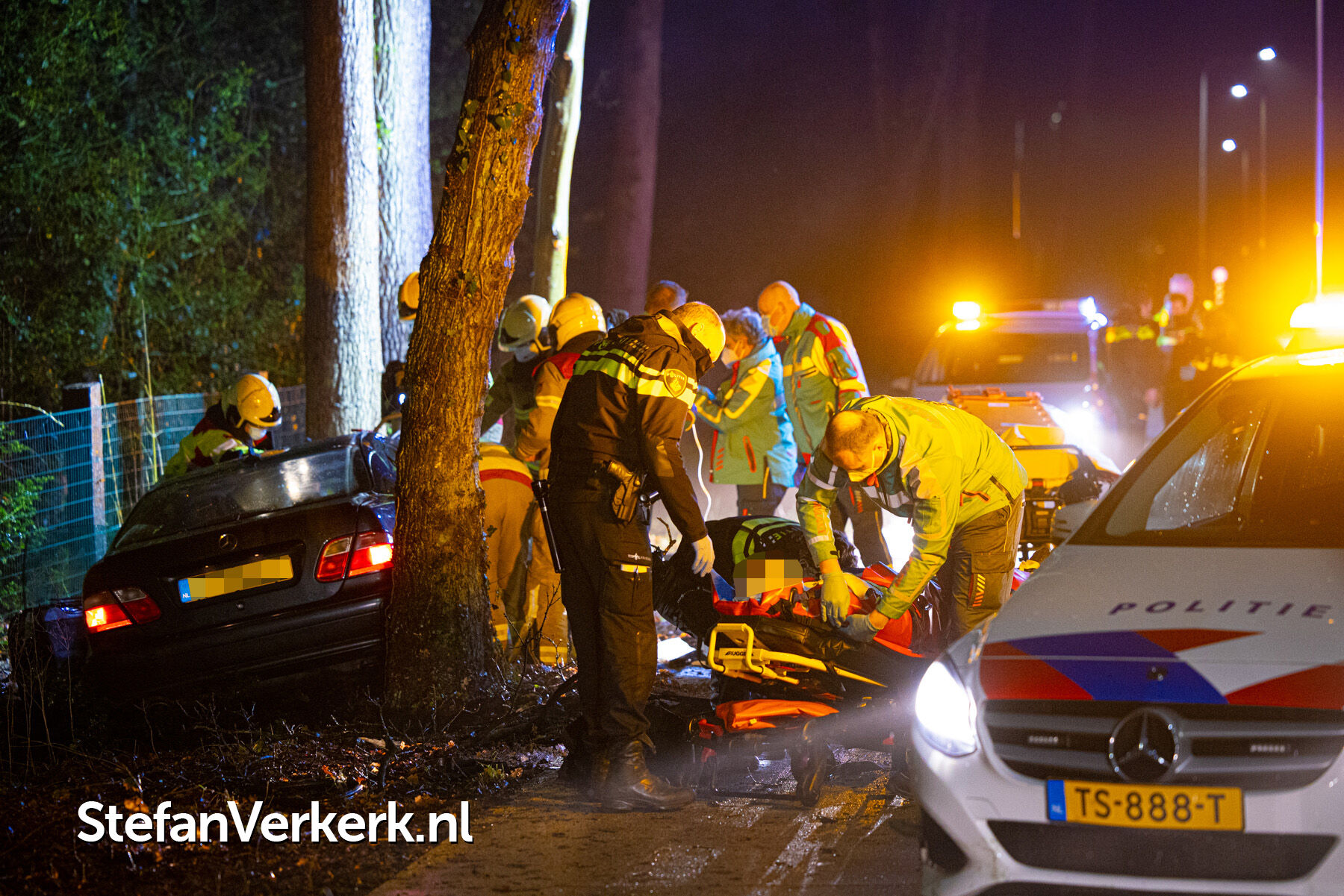 Ernstig ongeval auto tegen boom N794 Heerderweg 15,0 Epe - Foto's - Stefan Verkerk Fotografie ...