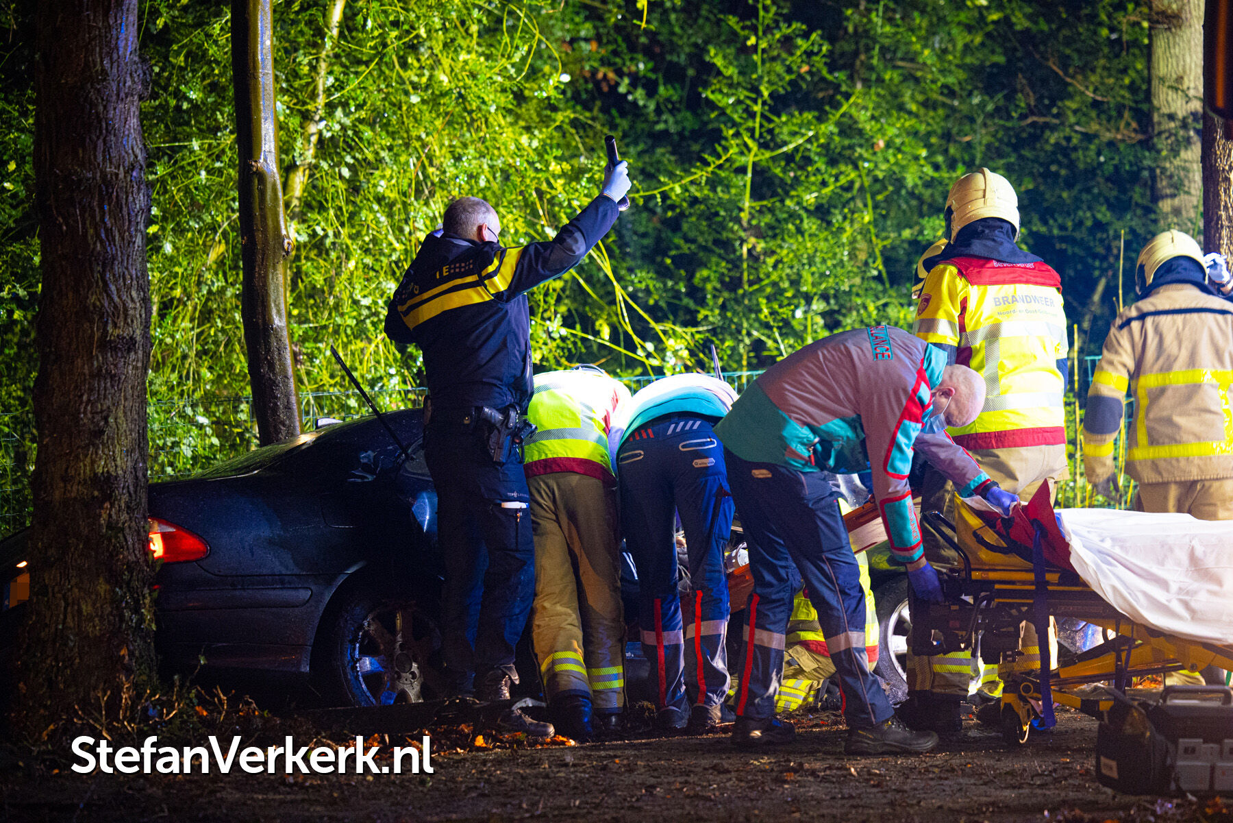 Ernstig ongeval auto tegen boom N794 Heerderweg 15,0 Epe - Foto's - Stefan Verkerk Fotografie ...