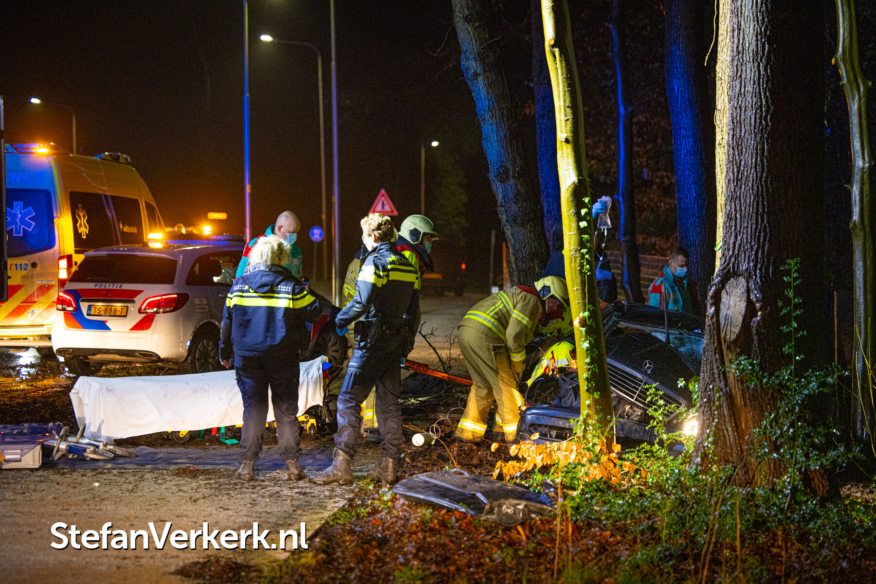 Ernstig ongeval auto tegen boom N794 Heerderweg 15,0 Epe - Foto's - Stefan Verkerk Fotografie ...