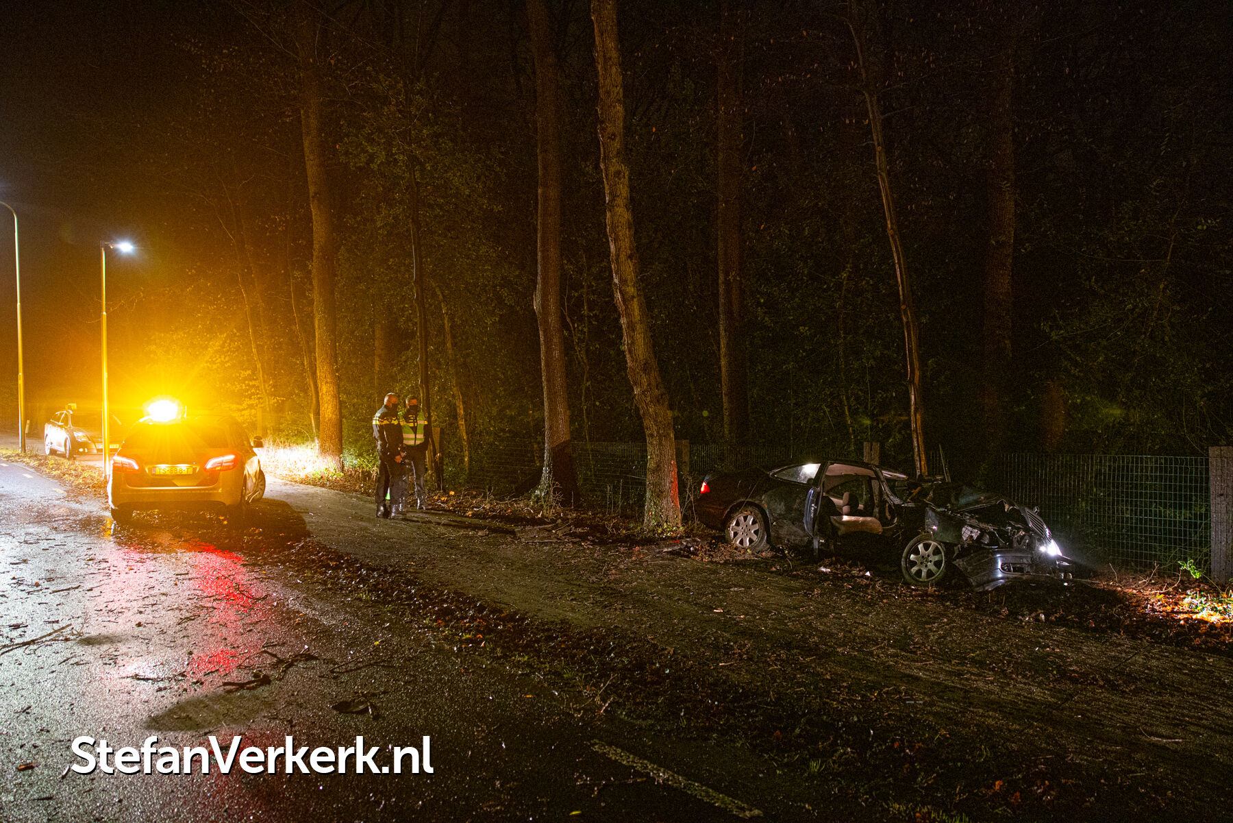 Ernstig ongeval auto tegen boom N794 Heerderweg 15,0 Epe - Foto's - Stefan Verkerk Fotografie ...