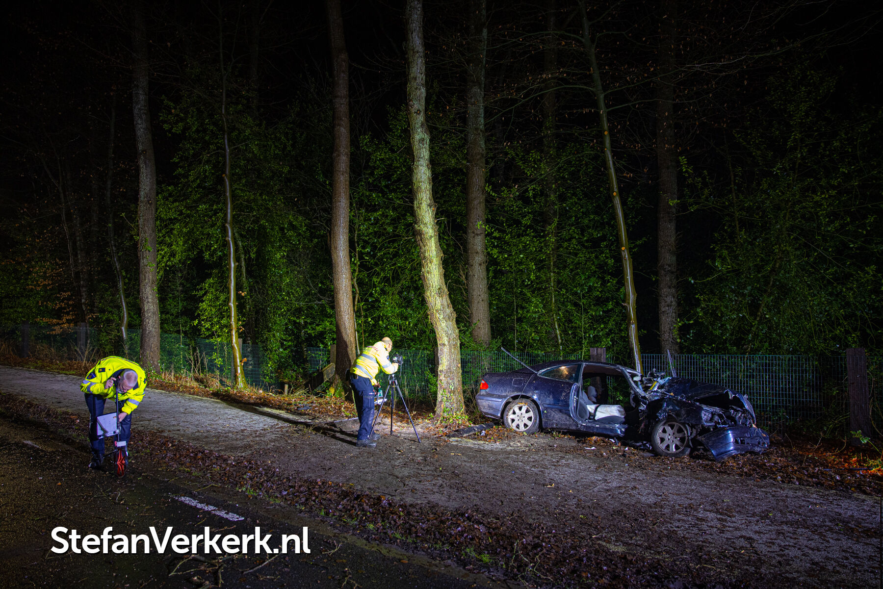 Ernstig ongeval auto tegen boom N794 Heerderweg 15,0 Epe - Foto's - Stefan Verkerk Fotografie ...