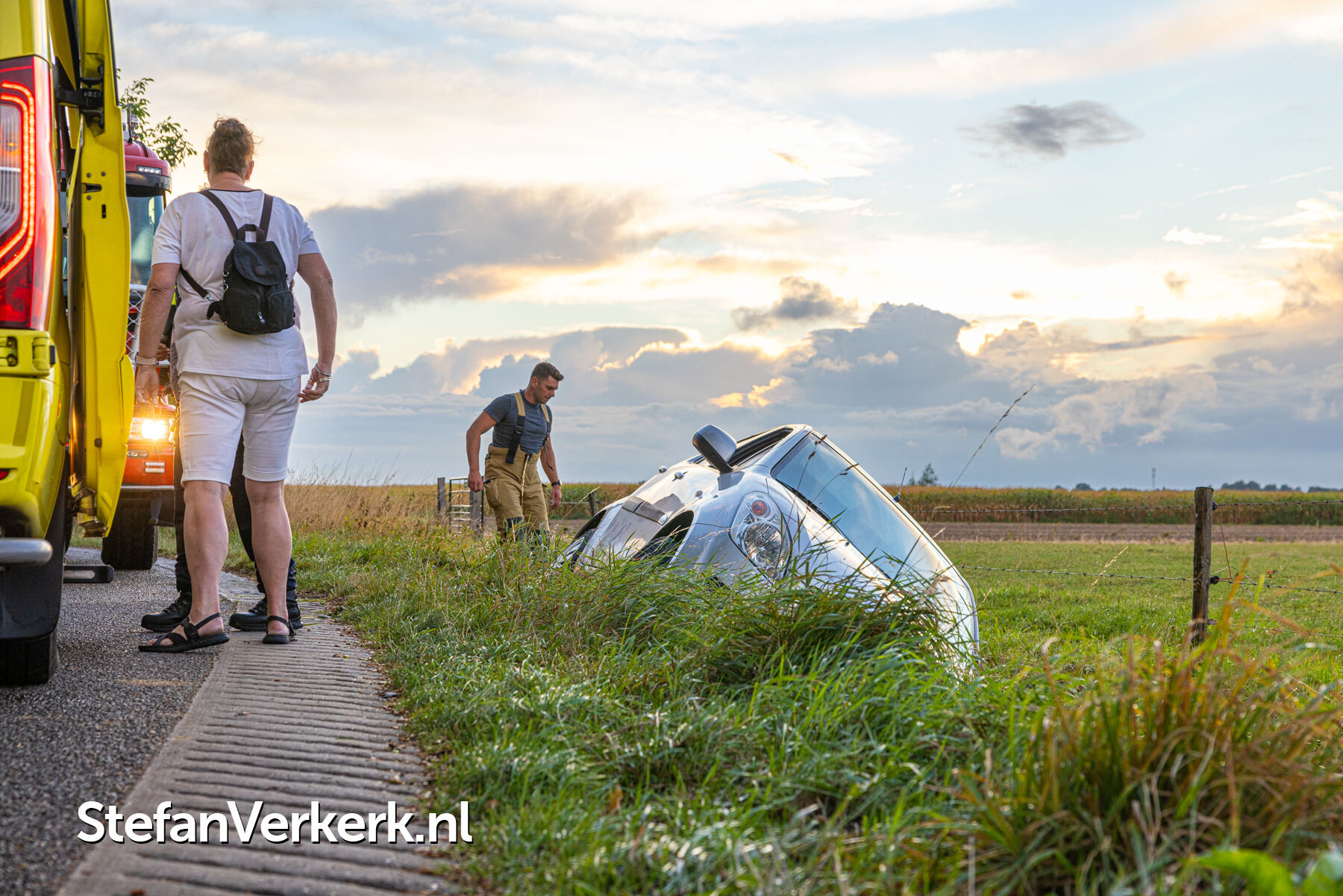 Echtpaar belandt met auto in greppel Bremensallee Oene - Nieuws ...